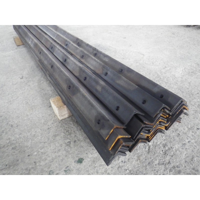 PIQUETS FER CLOTURE L50x50x5 - 2M - percés 4 trous - Par 50